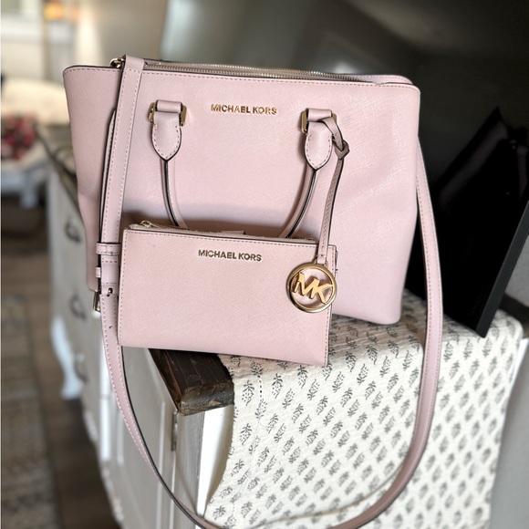 MICHAEL Michael Kors | Bags | Authentic Michael Kors Light Pink Purse ...